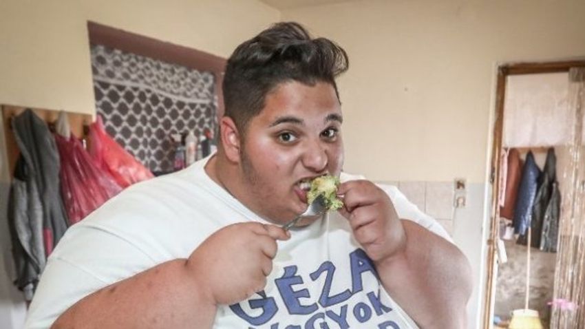 Hajléktalanná válhat az ország legkövérebb tinédzsere – Rácz Géza 230 ...