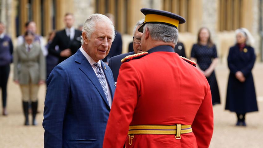 Itt a lista: III. Károly király őket rúgná ki a családból a koronázás ...