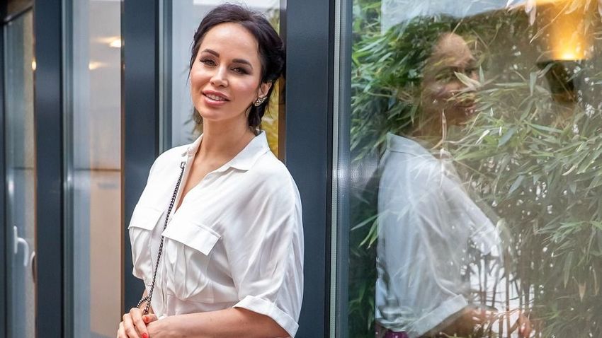 „Kár, hogy csak az applikáció segítségével nézel ki természetesnek ...