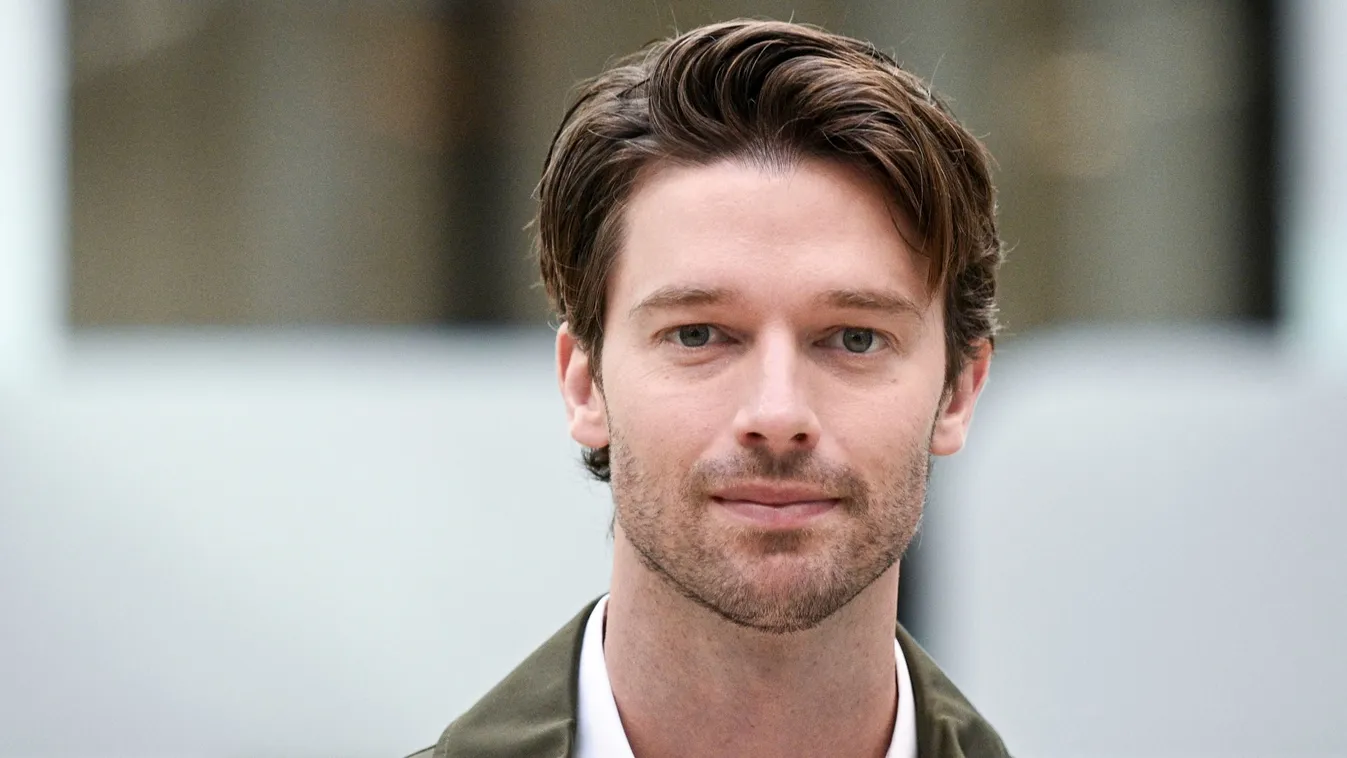 Patrick Schwarzenegger ezért halasztotta el esküvőjét