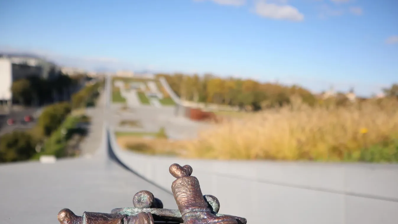 Videó: A Néprajzi Múzeumnál keressétek a legújabb Kolodko-szobrot!