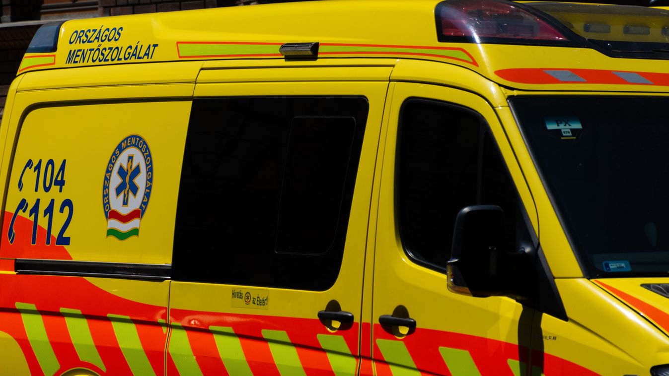 Buszbaleset: busz előtt fékező kocsi miatt sérültek Mohácson