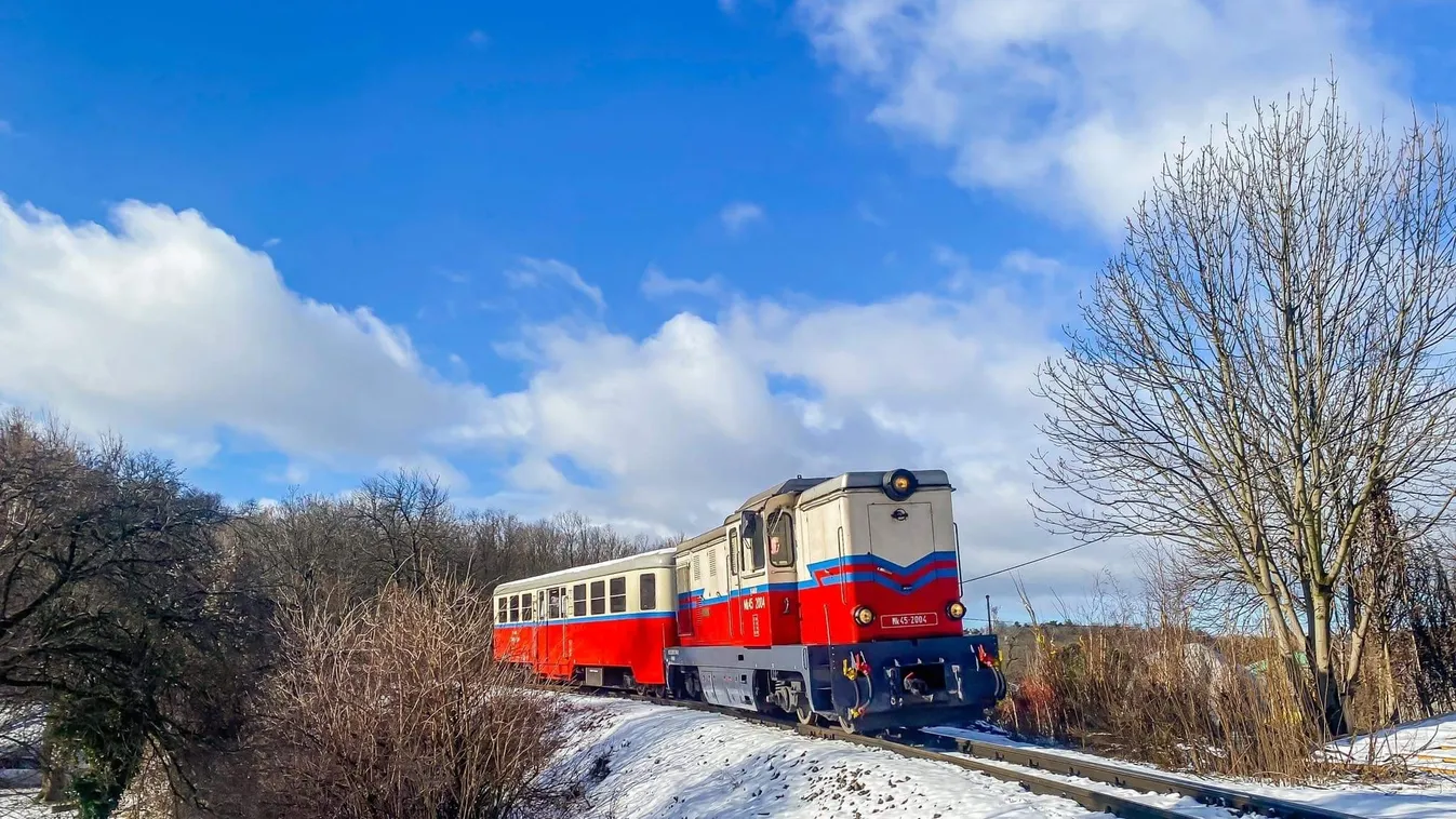 Egyedi karácsonyi kocsik közlekednek a Gyermekvasúton