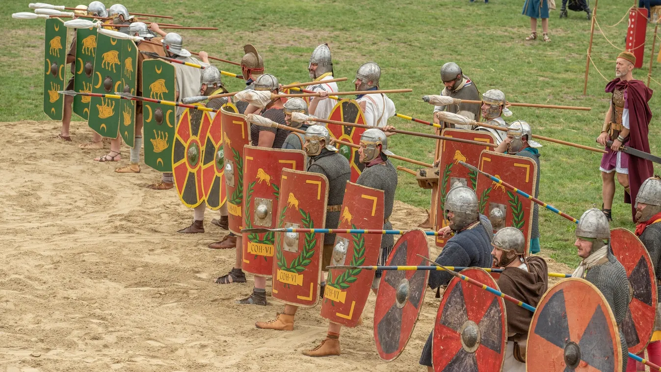 Gladiátorok, római katonák és barbár harcosok várnak három napon át ...