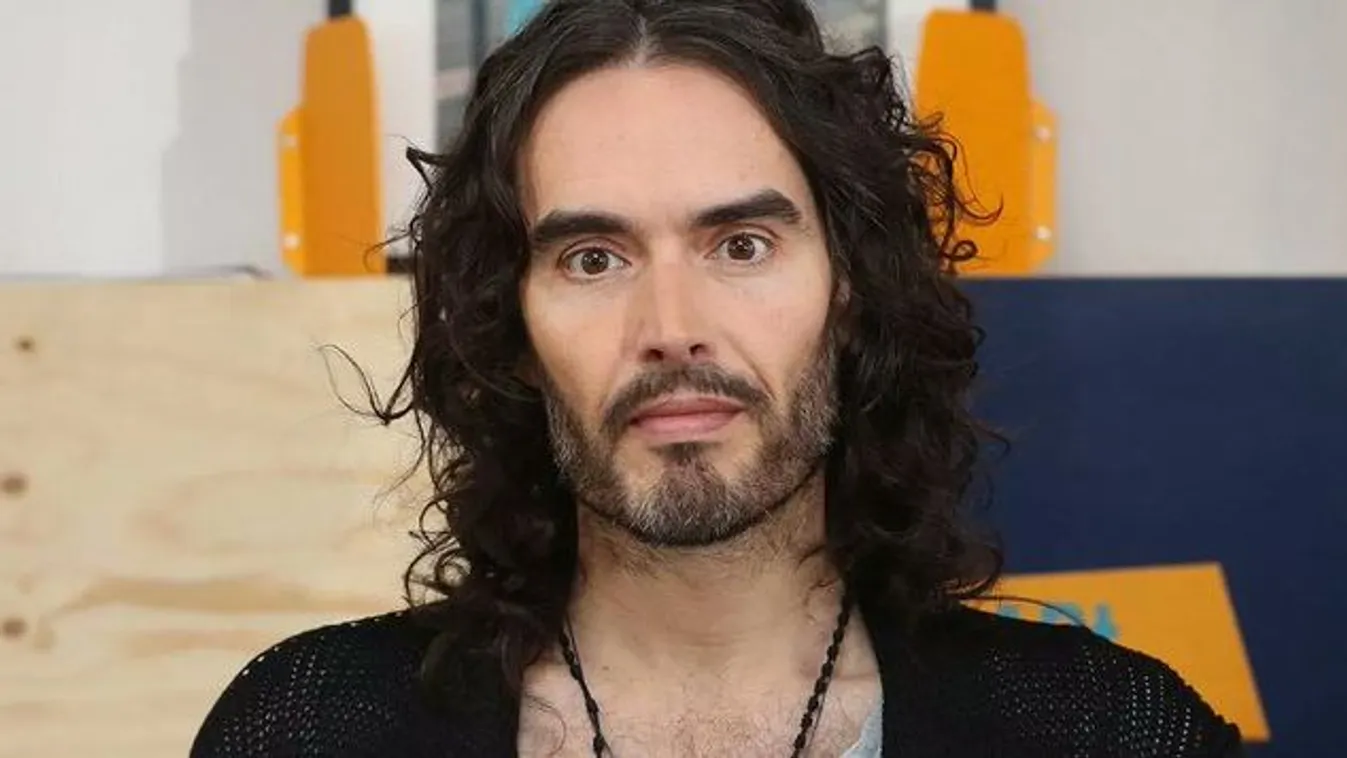 Teljes sokkban Hollywood: Nemi erőszak miatt vádat emeltek Russell Brand ellen