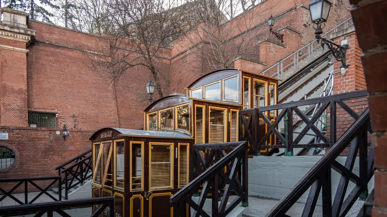 Képek: Átadták a felújított Budavári Siklót