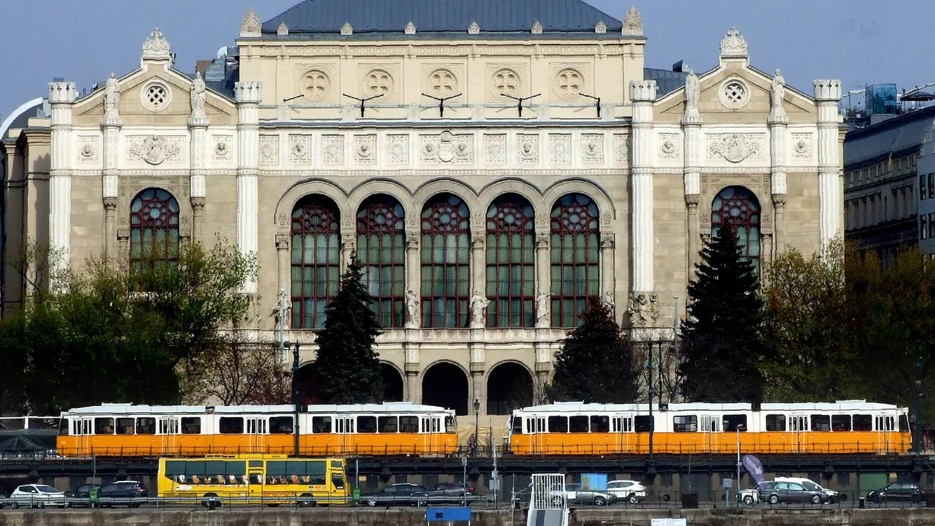 Az árvíz miatt nem jár a 2-es villamos a rakparton