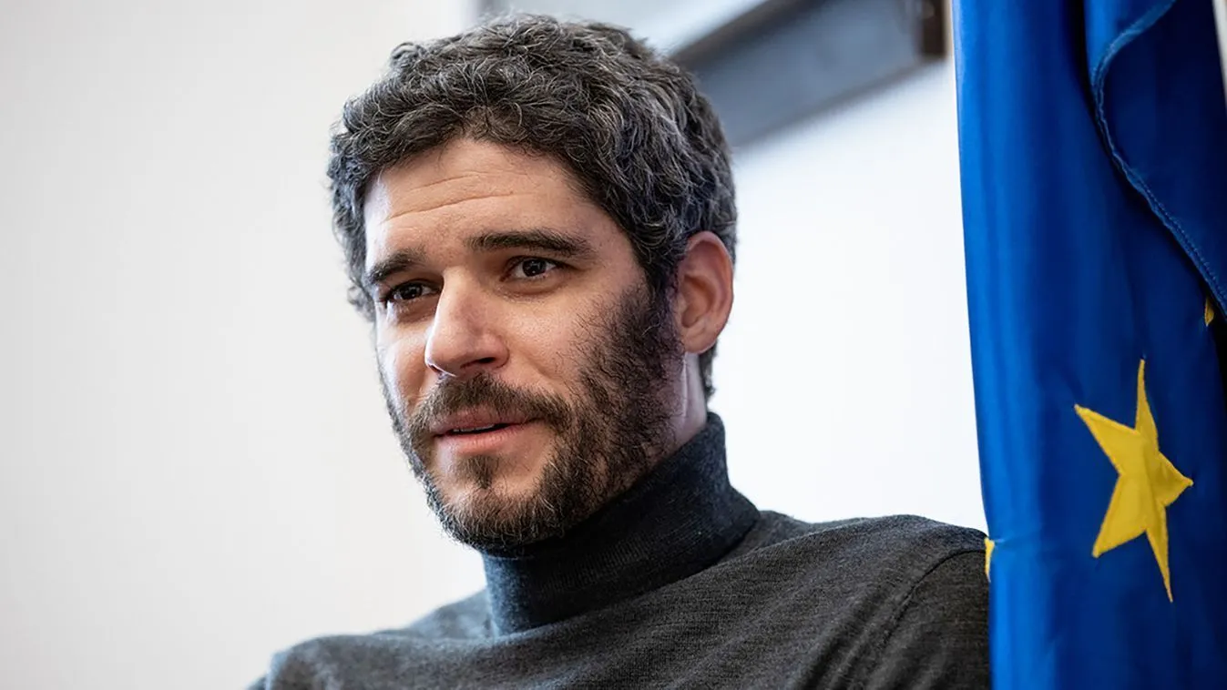 Korányi Dávid, a dollárbaloldal pénztárnoka kesereg és Magyar Péterben ...