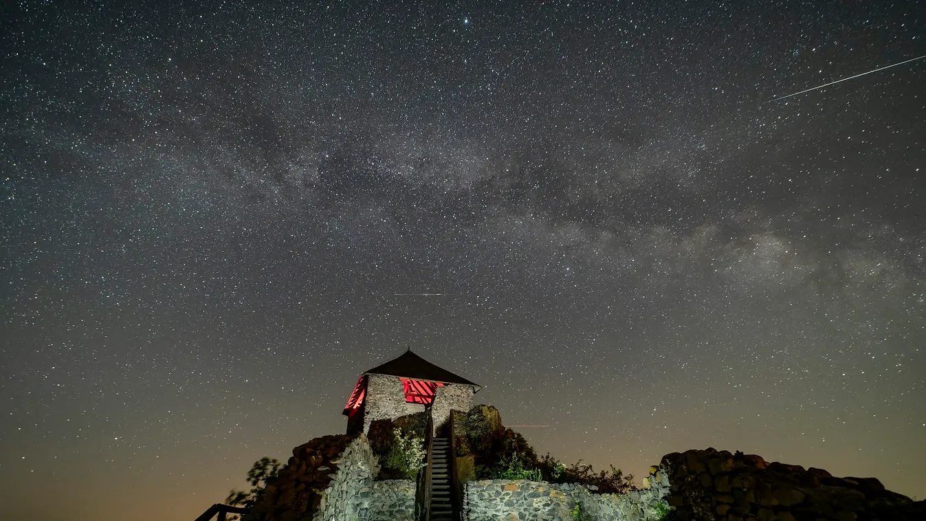 Fotók: Káprázatos meteorok suhantak el a salgói vár felett