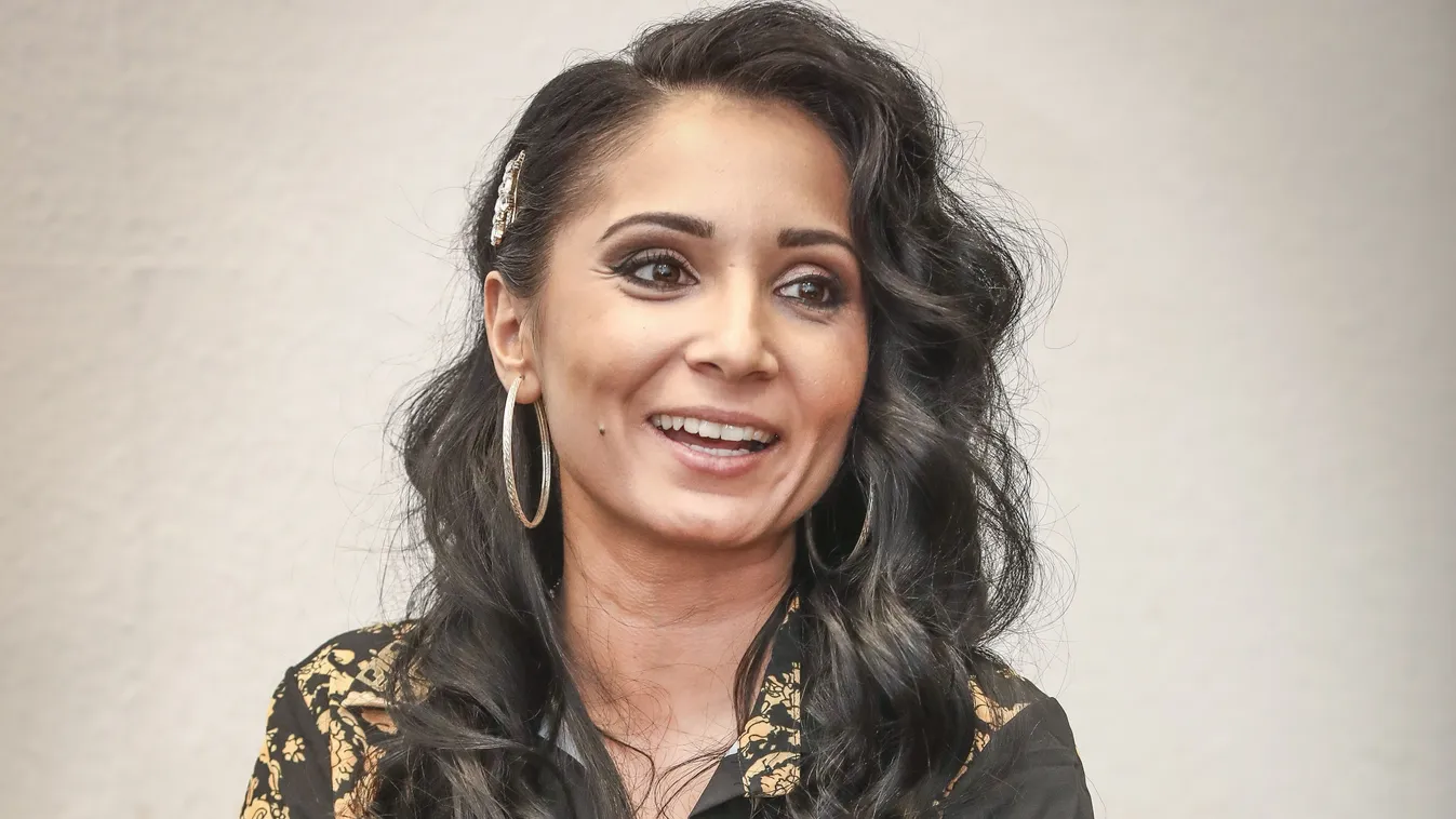 Nótár Mary hatalmas gyémántot kapott születésnapjára