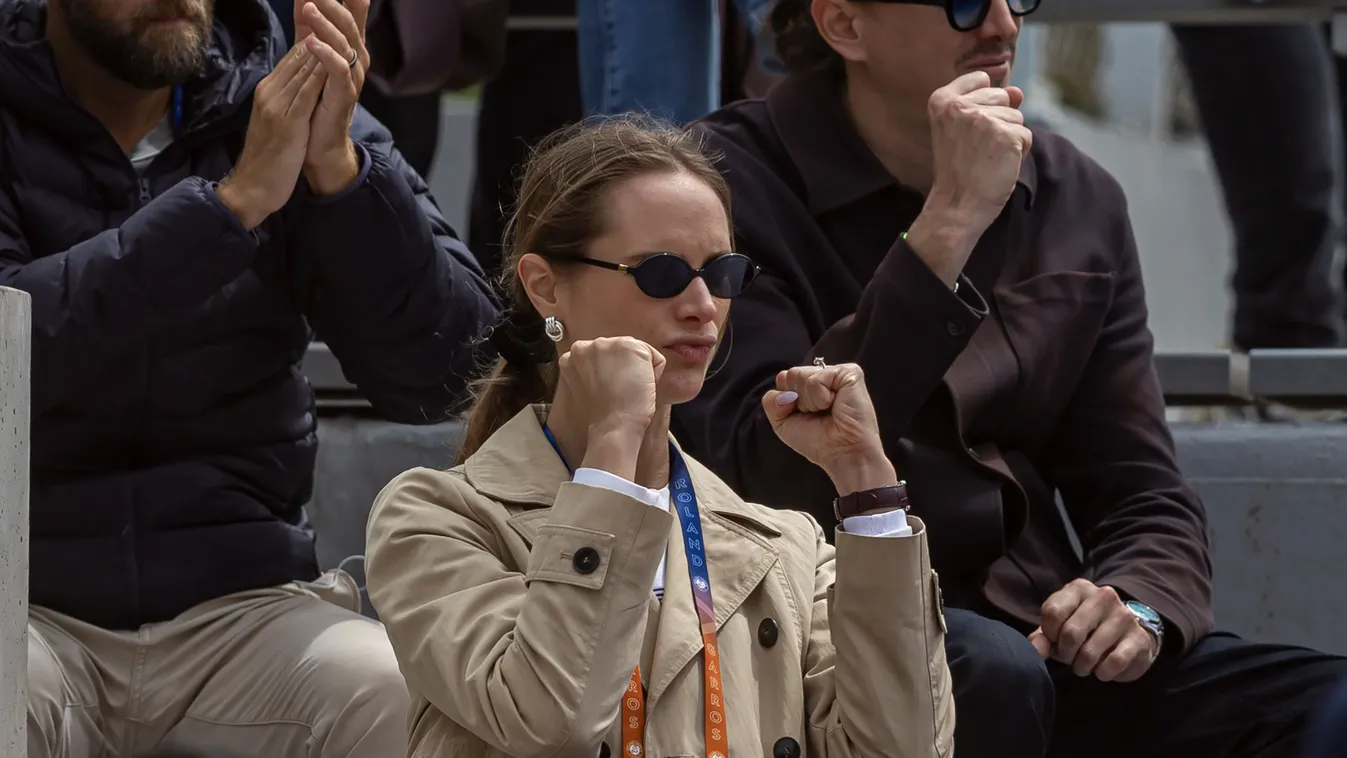 Molnár Nini egyedi készítésű táskát adott a világelsőnek teniszezőnőnek