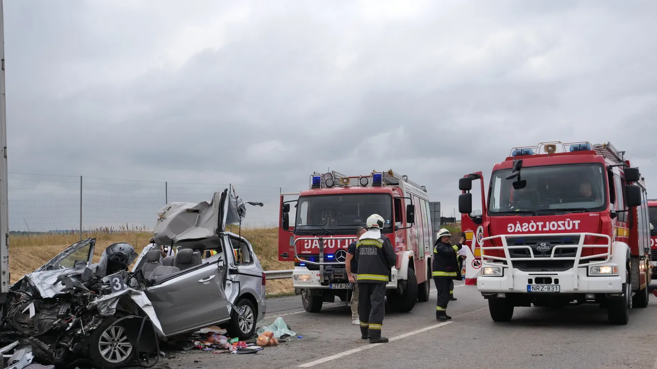 Egy 37 éves férfi, két 19 éves fiatal és egy 4 éves kislány az M1-es tragédia áldozata