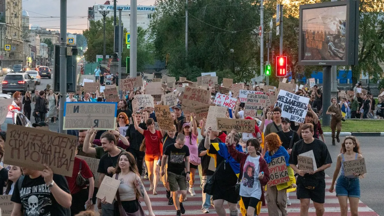 Tüntetéshullám söpör végig Ukrajnán, nem hisznek Zelenszkijnek az emberek
