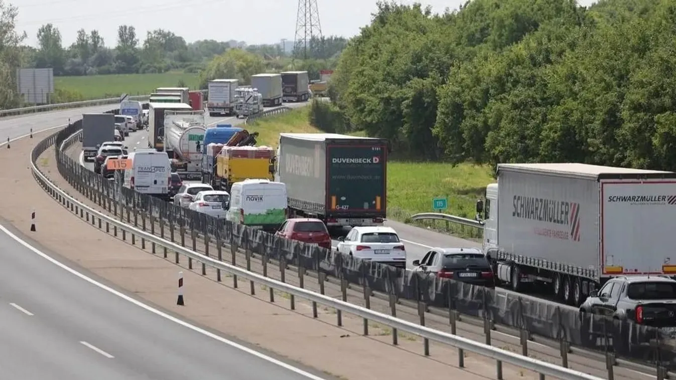 Tömeges baleset történt az M1-esen