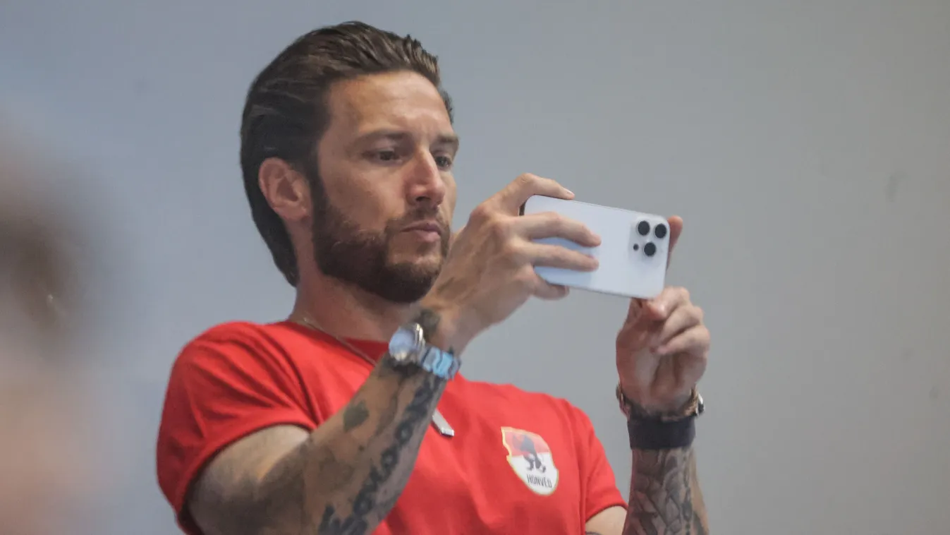 Shane Tusup a feleségének üzent a közösségi oldalán