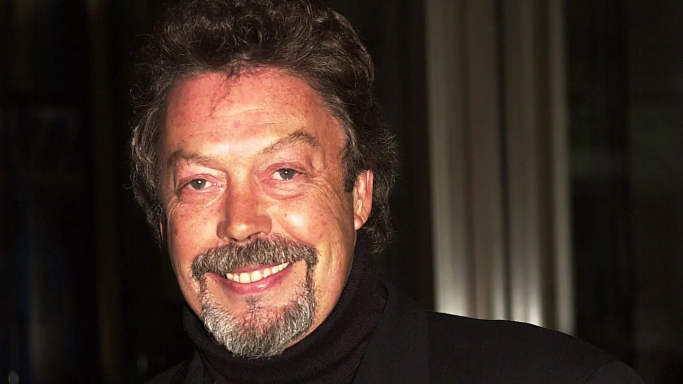 Tim Curry megtörte az évtizedes csendet