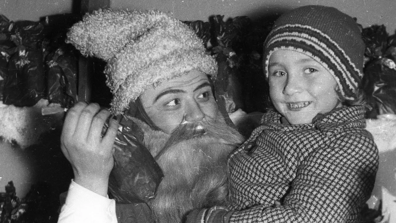 Retró Mikulás: fotókon, ahogyan régen vártuk őt